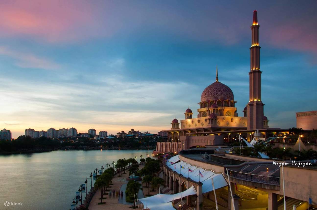 Pink Mosque + Malacca Straits Mosque + Stadthuys + Malacca River [Night ...